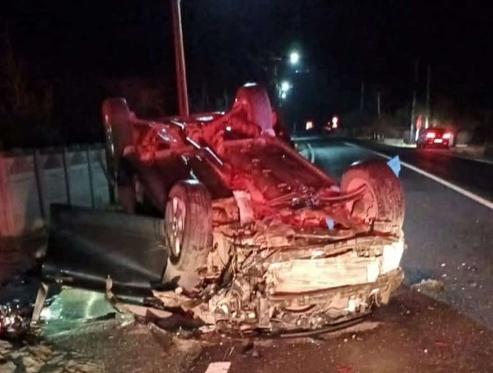 Megint szörnyethalt egy fiatal, az autója a feje tetejére borult ... Megint szörnyethalt egy fiatal, az autója a feje tetejére borult ...